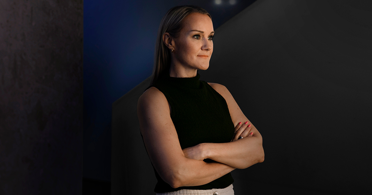 Saara Pekkonen katselee digitaalista vallankumousta näköalapaikalta.